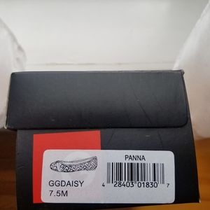 G by Guess | Shoes | New In Box G By Guess Daisy Flats Panna Size 75 ...